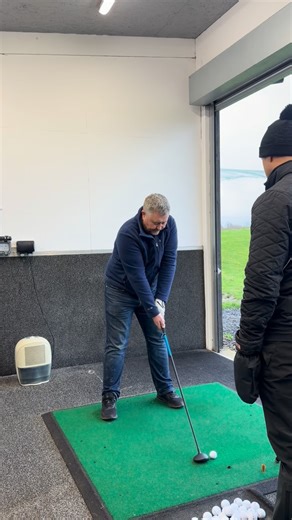 Eyeline is a vitally important factor to improving your ball striking here is a cool chat with a client explaining how his shoulder plane would effect his strike 👍🏼⁣ ⁣ If you’re interested in improving your game this winter visit my @skillestapp link in my profile⁣ or DM me!⁣ ⁣⁣ @skillestapp⁣⁣⁣ ⁣ Follow 👉@reecefrancisgolf⁣👈 ⁣⁣⁣⁣⁣⁣ 📥 Send to a friend⁣⁣⁣⁣⁣⁣ ☁️ leave your thoughts below 👇⁣⁣⁣⁣⁣⁣ ⁣⁣⁣⁣ #golffun #golfcart #golfinstruction #golfcoach #lovegolf golfusa golfuk pga pgatour titleist g