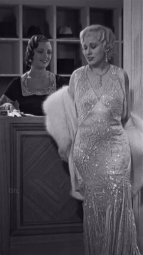 Thaís Eduarda on Instagram: "Mae West and Roscoe Karns in the pre-Code film Night After Night, 1932. 🎬✨ . . . . 🏷️ #maewest #film #comedy #oldhollywood #classichollywood"