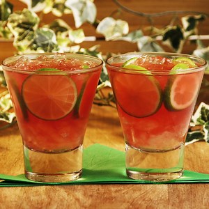 This cocktail proves the thing you should add to your tea is rum, not milk. >> thrl.st/2nlz2FR | Thrillist