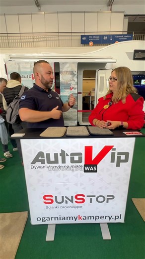 Na targach odwiedziliśmy firmę AutoVIP - dywaniki szyte na miarę. Zapytaliśmy o czas realizacji zamówień dywanikow, ścianek przeciwsłonecznych i blend na szyby. ☀️ A Wy macie dywaniki w swoim kamperze czy wolicie bez? #caravansalon #kamper #autovip #caravaning #wspolpraca #akcesoriadokampera #poznan | Polski Caravaning