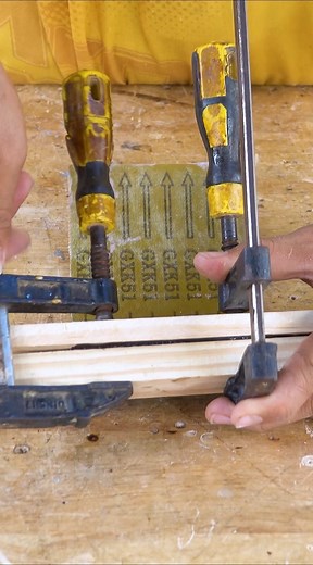 DIY and Crafts Rolling Sanding Paper Replacement #woodworking #Jig #hacks #tricks #DIY #carpentry #making #sanding #woodwork | Woodworking Ideas