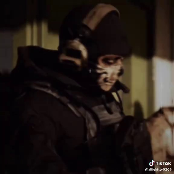 Creating Edits with Simon Ghost Riley in COD