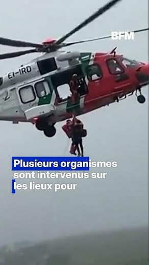 L'hélitreuillage spectaculaire de l'équipage d'un chalutier français