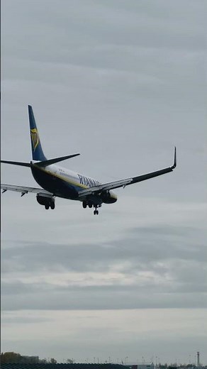 Ryanair Landing at Birmingham Airport (BHX) 🇬🇧 | Boeing 737-800 | Smooth Approach & Touchdown