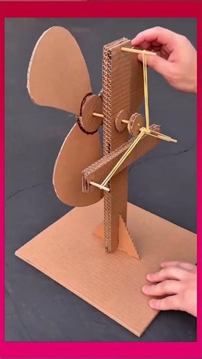 Hand-fan made from cardboard, wooden sticks, and rubber bands works without electricity#diyprojects