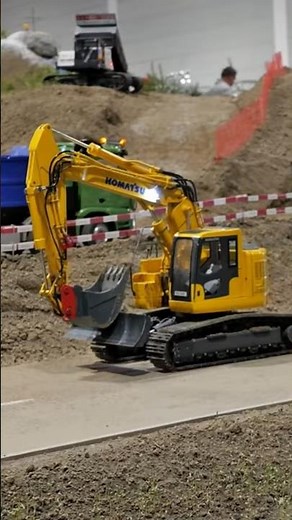 Bagger in Tour#friedrichshafen #messe #mrh #rcmodellbau #rctrucks #rcscale #rctrucks #tamiya