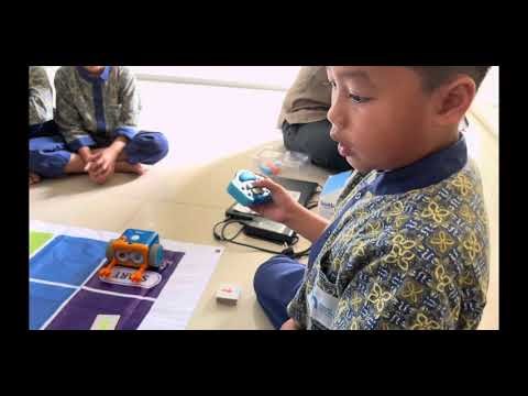Teaching of the day by Syuraih 3rd grader (Botley coding)