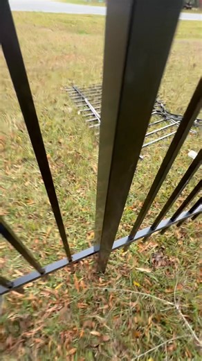 Replacing a damaged panel in under two minutes | Goodson Fencing LLC