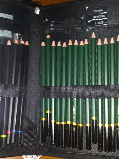 42 Pcs Professional Drawing Sketch Kit – Complete Artist Pencil Set with Charcoal, Graphite, Erasers & Sketch Pad for Beginners & Professionals. #sketchbook #art #drawing #sketching #Albarakahshelf