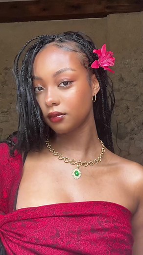 LIST OF STUFF I USED: Base: Kryolan Digital Foundation Palette One Size Translucent Powder Charlotte Tillbury Setting Spray Cheek (Blush & Countour): Benetint Kryolan Palette Contour(nose): palette mentioned above Highlighter & Glitter : Pixi Beauty On the Glow (Gilded Gold) Solid Highlighter Lips: Brown Lip Liner and Lip Glossfrom Beauty Store Colour Pop Lip Stain Tutti Frutti Eyes: Apple Doll Velvet Liner Eyebrows: got2b glue/ Benefit precision brow pen Anastasia Beverly Hills Brow Pen