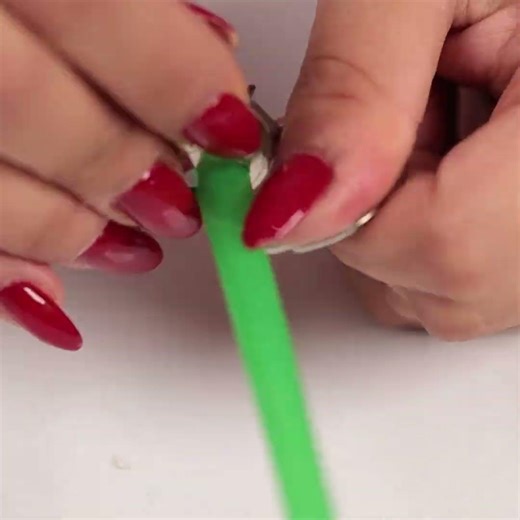 Struggling with keychains Try this straw hack! #key #chain #hack #diy #shorts #fyp #satisfying
