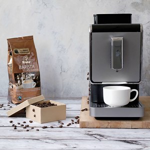 Unser 💖Liebling der Woche💖 ist der neue Vollautomat von uns! Die Kaffeebohnen wandern schon von alleine in unsere Maschine rein ;) Mehr Infos darüber findest du auf: tchi.bo/vollautomatch | Tchibo Schweiz