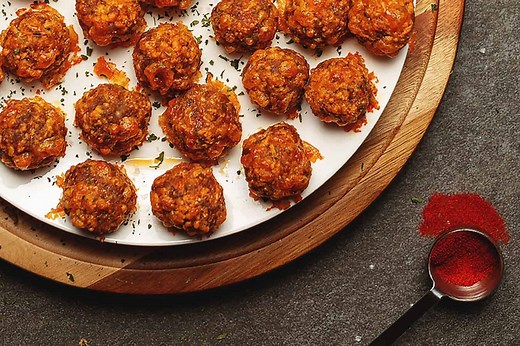 421K views · 600 reactions | These low carb and keto sausage balls use almond flour instead of the traditional baking mix. They are a super easy keto appetizer with only 6 ingredients and 20 minutes to bake. ✅Recipe:https://jenniferbanz.com/keto-sausage-balls | Low Carb Recipes with Jennifer | Facebook