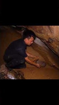 Build cosy shelter of clay and stone secret Bunker #survival