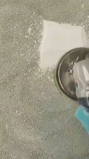 The process of cleaning the lime on the wall | Daily Tips