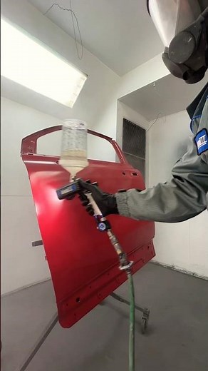 SPRAYING THE WORLDS BEST AUTOBODY PAINT GUN