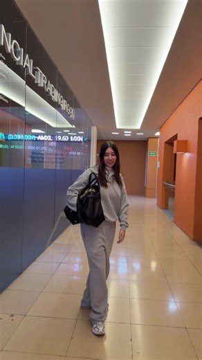 Chica Universitaria y los Regaños de Sus Papás