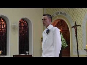 Entrada da noiva ao som de Guns N' Roses.