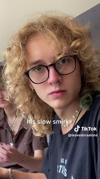 How to Achieve the Perfect Side Smirk: Expert Tips and Tricks