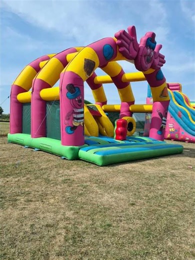 A look back on this year 2025! Of the bouncy castles and inflatables I seen and owned! Slideshow.