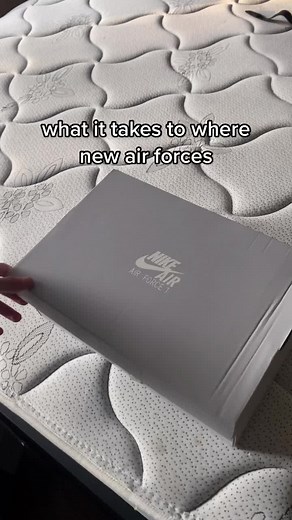 the struggles to not crease your new forces 😳 #nike #af1