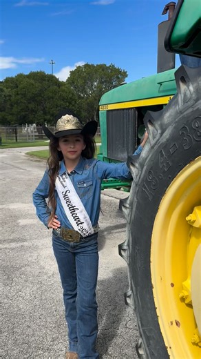 Our Arena Director works for months before rodeo season to prepare the arena—not only for the rodeo itself, but also for all Homestead Everglades Posse practices and special events like tonight’s MRH Horsemanship Competition.👑 Tonight at 7:00 PM, the Horsemanship Competition is open to the public. Come out and watch our contestants as they demonstrate their pattern and queen lap skills in the arena. A huge thank you to Redland Company for grading the arena and to Everglades Equipment for provid