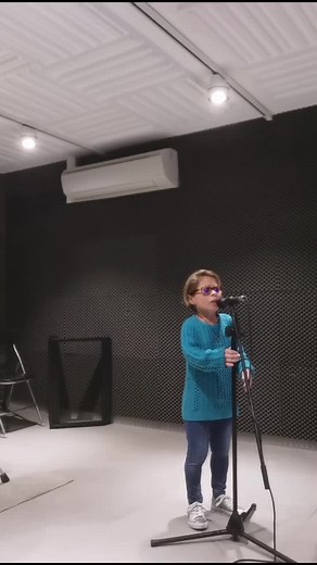 Live Performance by Lucie Costa on The Voice with Pascal Obispo