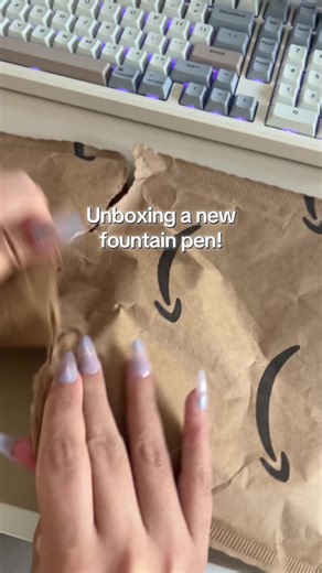 My nails and this fountain pen 🖋️ are meant to be 😩 I’ve heard so many good reviews about this fountain pen from pilot! So I had to get it myself to try! So far so smoooooooth. #fountainpens #pilotfountainpens #pilotpens #stationery