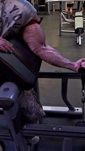 Venudo🩸… Ropa de @youngla code: DADDY Suplementos de @dragonpharma_llc code: DADDY Accesorios de @rgmntco code: DADDY … #gym #bodybuilding #ejercicio #workout #flex #back #bulking #bulk #espalda #daddyaioli #transformación #pose #bulk #volumen #comida #musculo #masamuscular #cutting #sheredding #mealprep #comer #fisicultirismo #biceps #triceps #pump #fitness #transformation #benchpress #aesthetic #zyzz | daddy.aioli