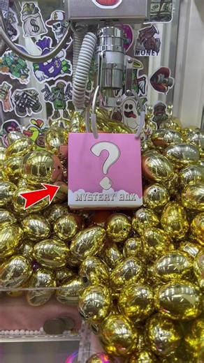 What treasure is hidden inside the claw machine?! Part 51#arcade #clawmachine #prize