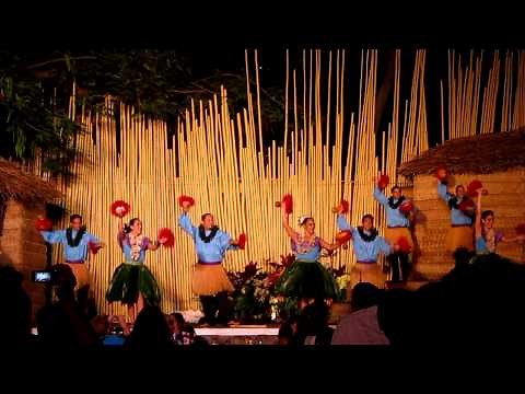 Hawaiian Luau - Hula Dance with Uli Uli (Maui live)
