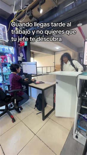 Si no me muevo no me ve 🧍‍♂️😂 con @Elshamir • #humor #cgs #cgscomputer #squidgame #netflix #lima #peru🇵🇪 #fyp #paratiiiiiiiiiiiiiiiiiiiiiiiiiiiiiii #cyberplaza