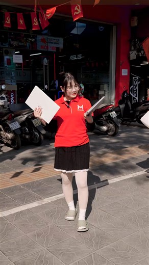 Laptopworld.vn - Thế Giới Công Nghệ on Instagram: "Cầm mấy em dưới 1 kg như này thích thật các bác ạ! 💥 💥Laptop HP OmniBook 7 Aero 13-bg1087AU BZ7S1PA (Ryzen Al 5 340 | 16GB | 512GB | AMD Radeon 840M Graphics | 13.3inch WUXGA | Win 11 | Office | Bạc) 24.990.000đ 💥 💥Laptop MSI Prestige 13 AI Evo A1MG 241VN (Ultra 5 125H | 16GB | 512GB | Intel Iris Xe Graphics | 13.3inch 2.8K OLED | Win 11 | Trắng) 24.390.000đ"