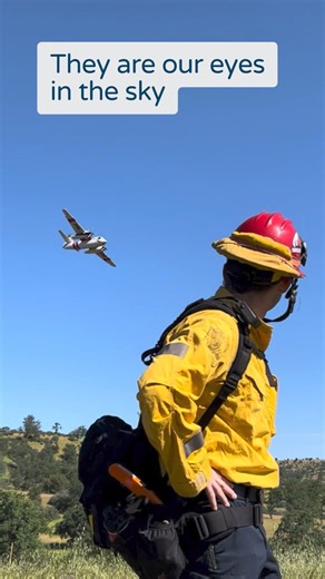 Fighting wildfires from the air takes precise coordination and expertise. Orchestrating this aerial ballet of tankers, helicopters, and intel aircraft are the Air Tactical Group Supervisors (ATGS). Trainees for this vital role learn the ropes at California Aerial Supervision Academy (CASA), which recently concluded. The two-week intensive training, sponsored by CAL FIRE and held jointly with the U.S. Forest Service, included a week of classroom learning, flight simulator sessions, and orientatio