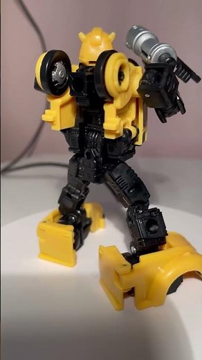 Transformers Retro G1 Autobot Bumblebee Action Figure Review!