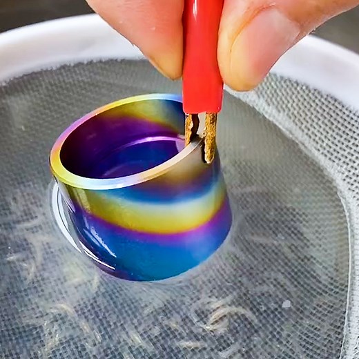 Jenifer Martinez, owner and designer of SteamPunk Garage, explains how anodizing titanium causes colors to change in a blink of an eye. For more, check out: http://SteampunkGarage.etsy.com http://SPGsupplies.etsy.com https://www.tiktok.com/@steampunkgarage https://www.instagram.com/steampunkgarage/ | Insider Design