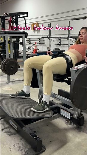 How to use the hip thrust machine for BIGGER GLUTES #glutes #howto #gym #workout #fitness