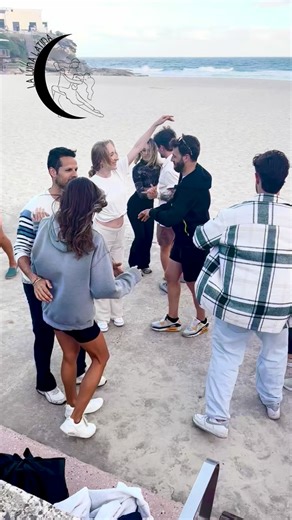 LaLunaLatinadk | 📍Sydney, Australia DANCE IT OUT!!! ENJOY AND BE PLAYFUL 🤗💃🏻🕺🏻 Lovely time in Sydney! Ofc, we couldn’t miss a bit of dancing outdoor! As... | Instagram