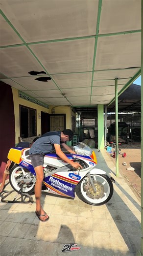 Type : HONDA RS125R NF4 Price : RP 200.000.000 Status : FORSALE code : - Loc : MEDAN Spek : HONDA RS125R NF4 FULL ORIGINAL HRC BODY PALING BAWAH CARBON ✓ Info lebih lanjut melalui chat admin 2tcorner ✓ Plat Luar Kota bantu urus dgn biro kami ✓ Pengiriman seluruh Indonesia pakai Cargo ✓ Transaksi melalui 2tcorner Free T-shirt Keychain Sticker WA : 085772578341 ( Richard ) More details visit : 2tcorner.id - Merch : @2tsupply Garage : @2tcorner.garage 4Tak : @4tcorner - *Please read the description