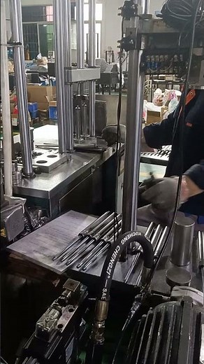 Gas fullling machine of gas spring