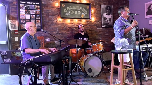 Leaving on your mind. Here's another great Patsy Cline song perfomed here very well by Michelle Mock And The Moccasins. From Colleens Pub on 200 Waverley Road,Dartmouth ,Nova Scotia held on AUG 16/2025 The Moccasins are made up of Robert Campbell (Keyboards) Aaron Churchill (Drums) and Zach Crawford (Guitar and Pedal Steel) www.facebook.com/MikesMusicBlog www.facebook.com/MikesCountryShow https://www.facebook.com/mmmclassiccountry/ | Mike Blackburn - Music Videographer