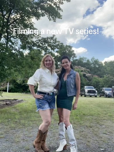 Coco (@coco_actressandmodel)’s videos with Boot Scootin' Boogie - Brooks & Dunn