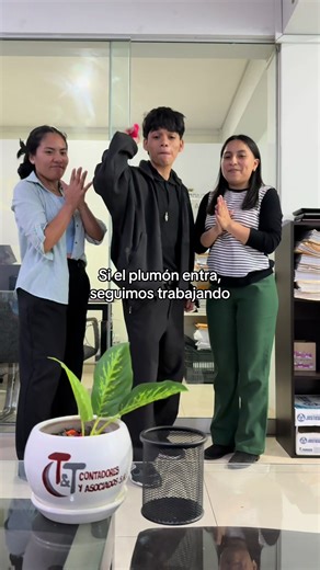 El compañerismo es importante 🤭😂 #humor #humordeoficina #contadores