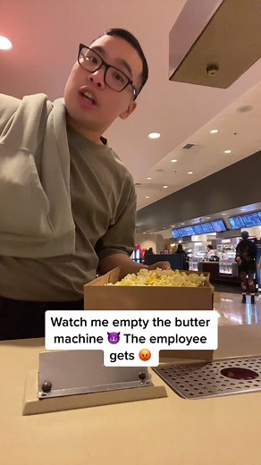 Delicious Movie Theatre Popcorn Mukbang with Butter