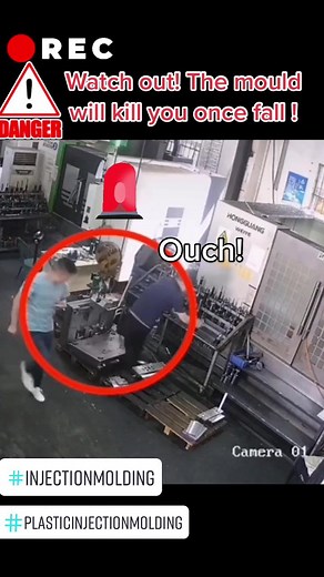 Mould maker is the most dangerous job,you agree!😬🤯#injectionmoulding #injectionmould #plasticmould
