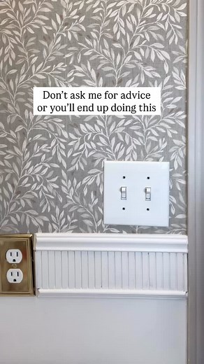 33K views · 5.7K reactions | The thing about me is that I’ll never miss those details. Wallpapering around the light switch so the pattern matches is *chefs kiss* #DIY #wallpaper, neutral wallpaper, classic wallpaper | Hana - DIY, Design, Crafting | Facebook