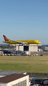 6.8M views · 30K reactions | Hainan Airlines Boeing 787 Dreamliner ✈️ #boeing #boeing787 #aviation #airplane #llanespotting #landing | Elemer Bujaki | Facebook