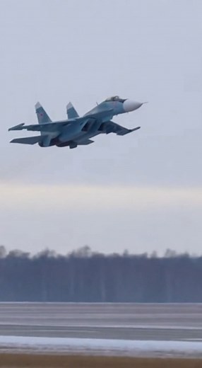 Sukhoi Su-33 Low-Level Flyby Sends Fire Trails Across Horizon | Raken Habib