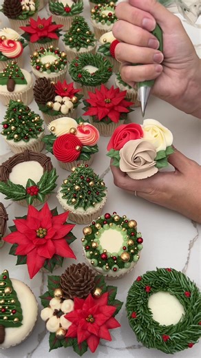 905K views · 14K reactions | Introducing The Ultimate Christmas Collection, 10 stunning festive buttercream designs for you to create this season!  I’ll guide you step-by-step through each one, with pre-recorded classes you can enjoy anytime, anywhere. The perfect mindful winter activity. ☺️ www.kerrysbouqcakes.co.uk | Kerry's Bouqcakes | Facebook