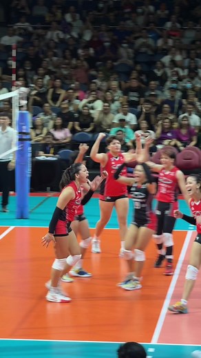 Eya Laure with an off-the-block hit to bring Chery Tiggo to set point. #fyp #foryou #foryoupage #viral #volleyball #PVL2024 #eyalaure #cherytiggo @eyalaure